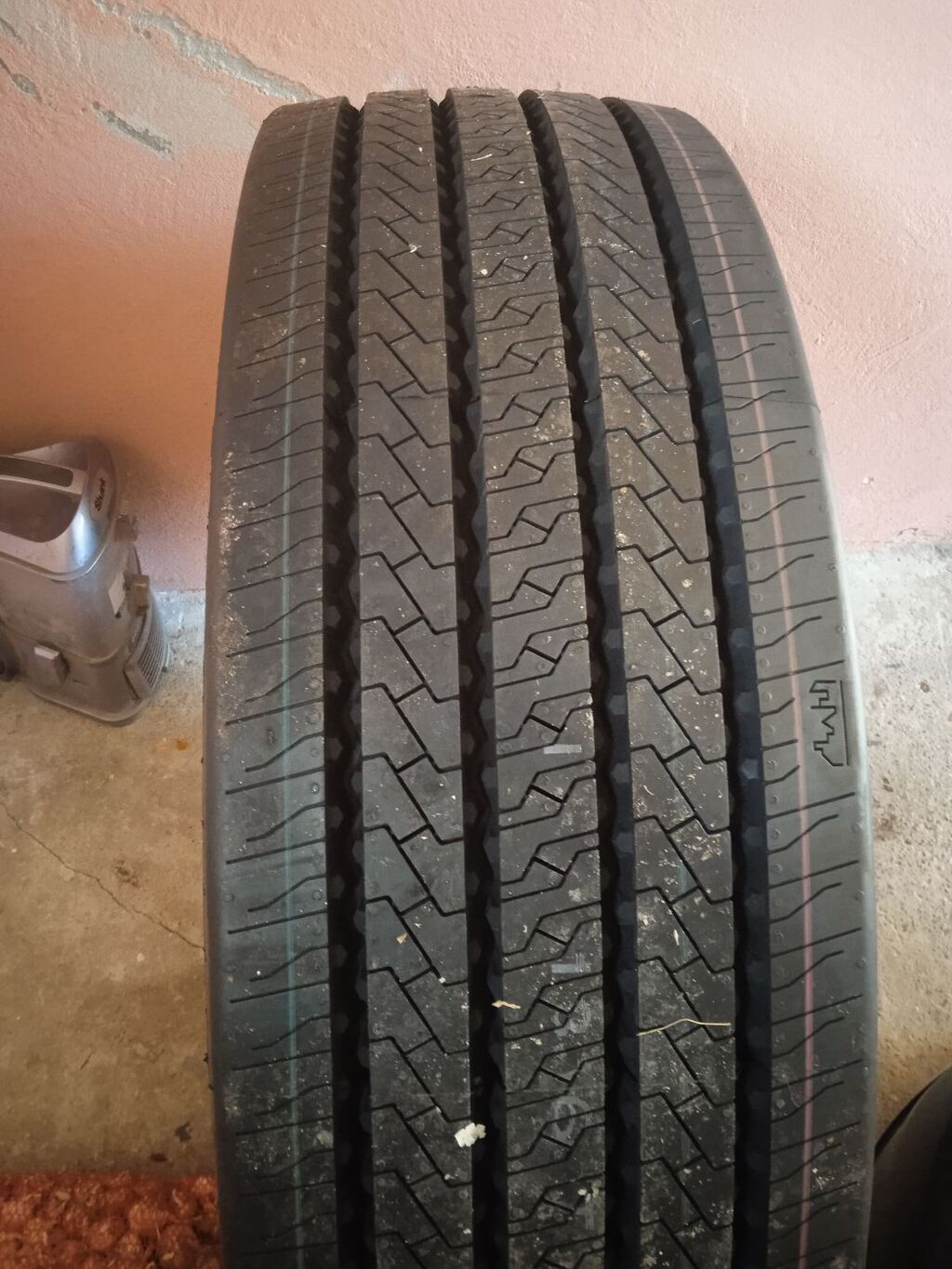 Nove gume iz uvoza premijum klase pogonske Continetal 275/70 R22.5