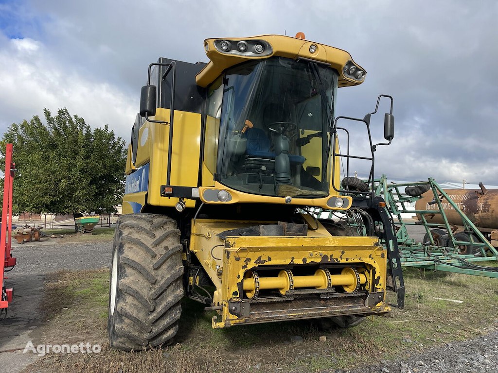 New Holland CSX 7080 kombajn za žito