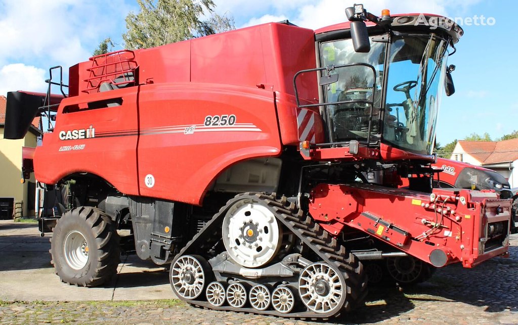 Case IH AF 8250 kombajn za žito