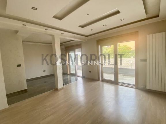 Gradska lokacija, Centar, Braće Jovanovića, 4.0, 145m2, 246500 EUR