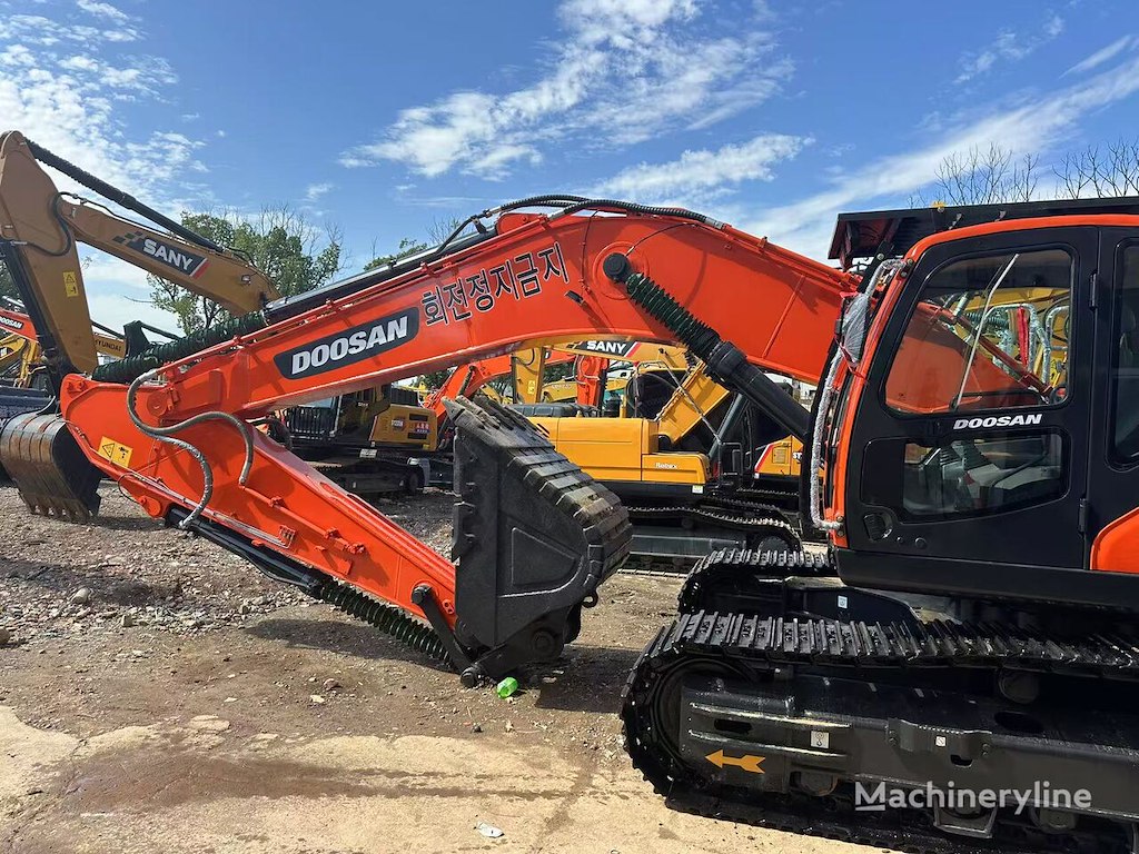 Doosan DX340 bager guseničar