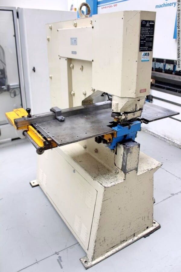 Geka PUMA 55/E-500 koordinatno probojna presa