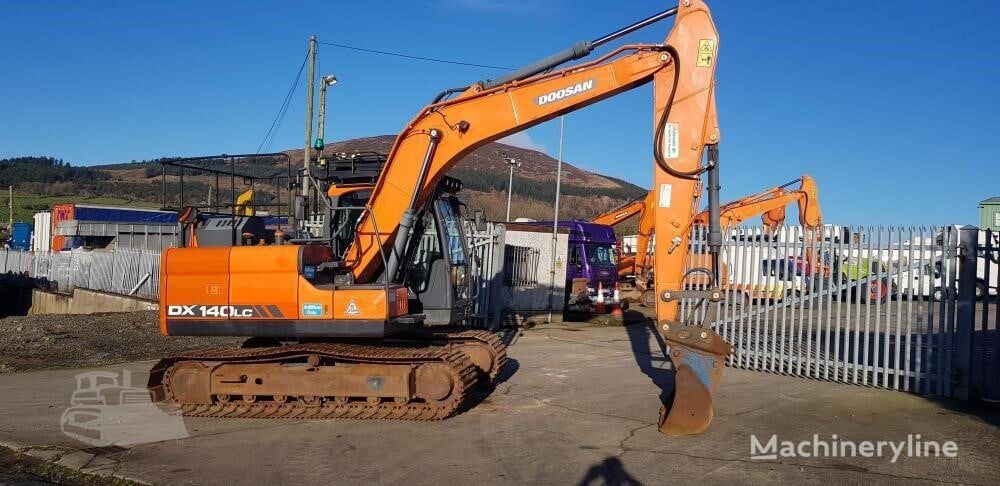 Doosan DX140 LC bager guseničar