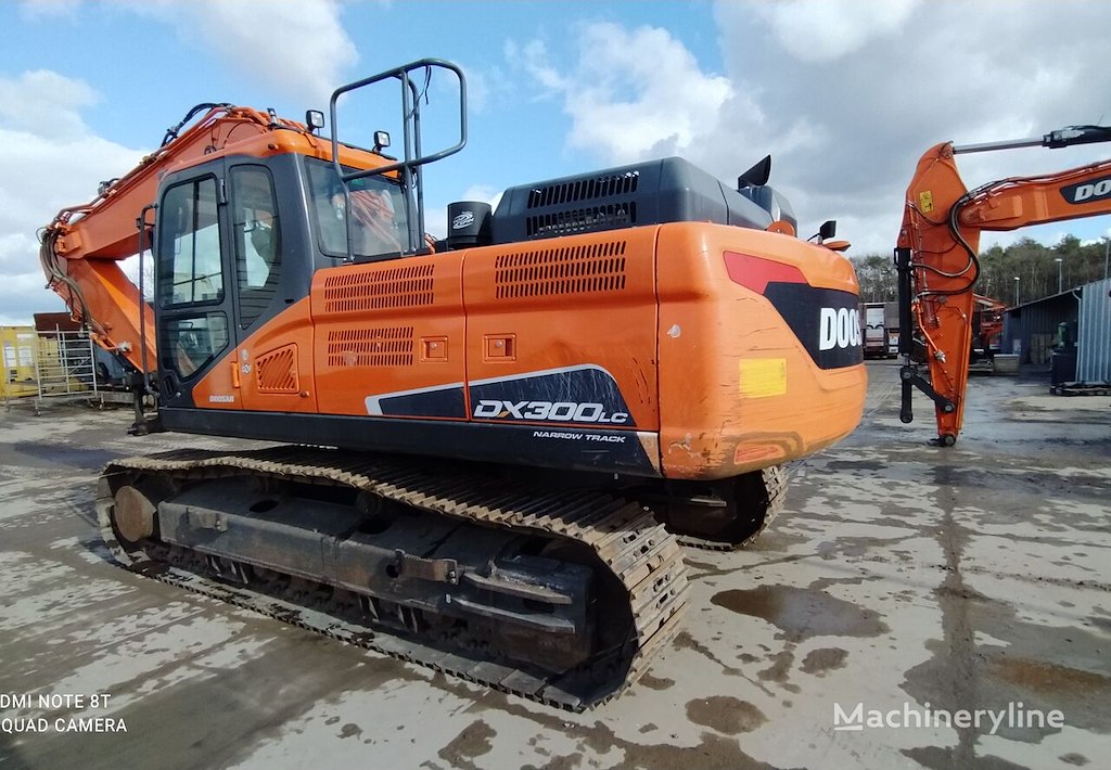 Izdajem Doosan DX300LC-5 bager guseničar