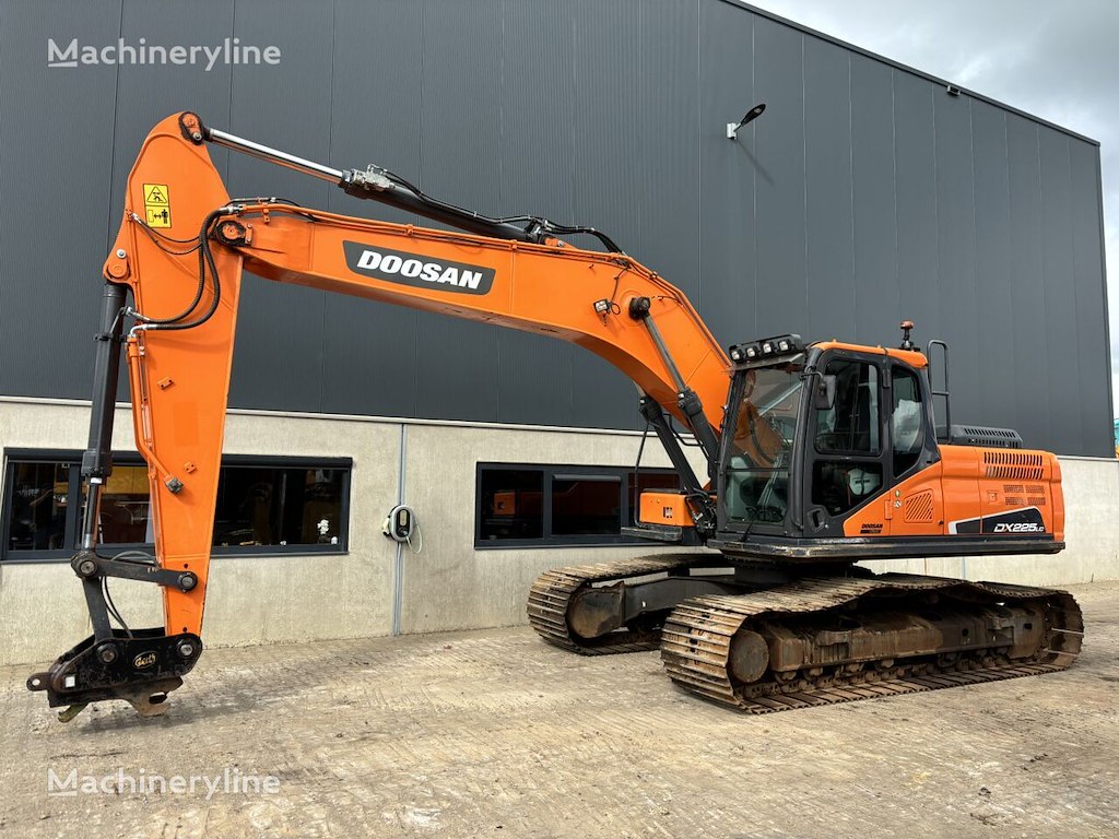 Doosan DX225LC-5 bager guseničar