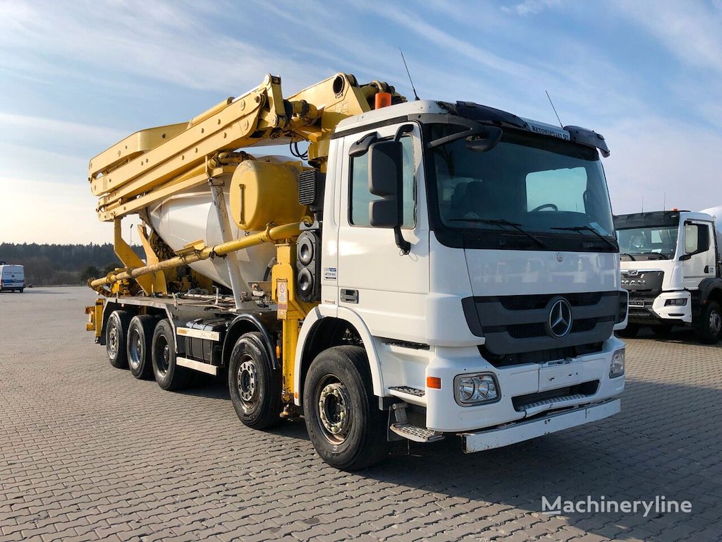 Sermac na šasiji Mercedes-Benz 4148 pumpa za beton