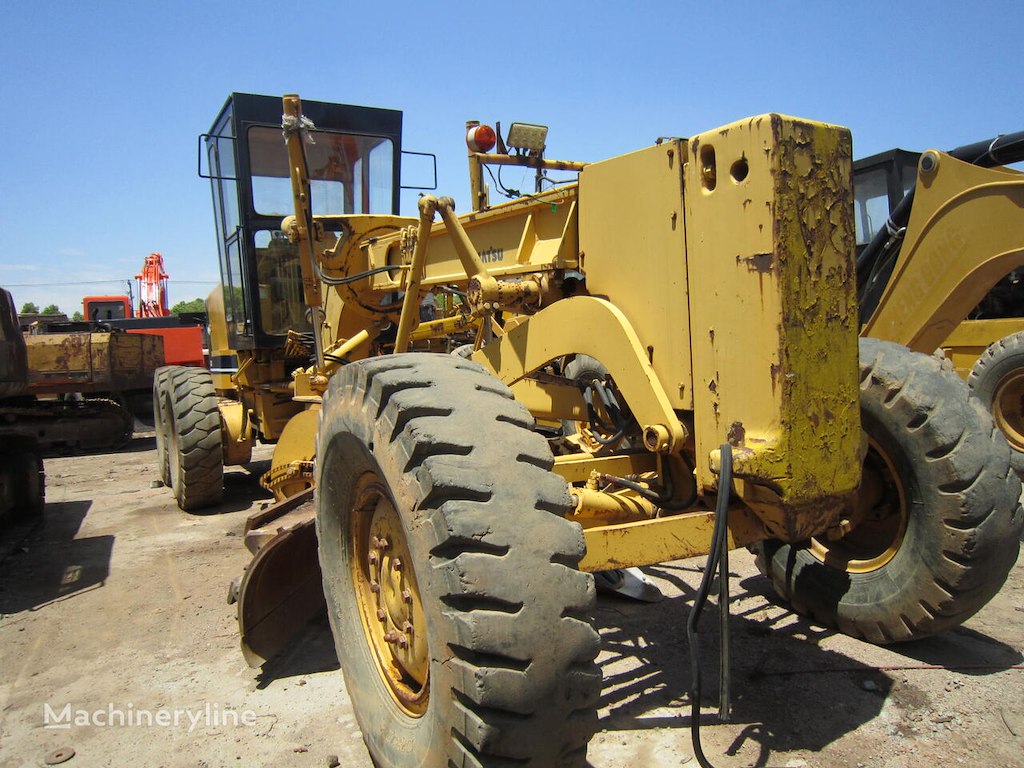 Komatsu GD623 grejder