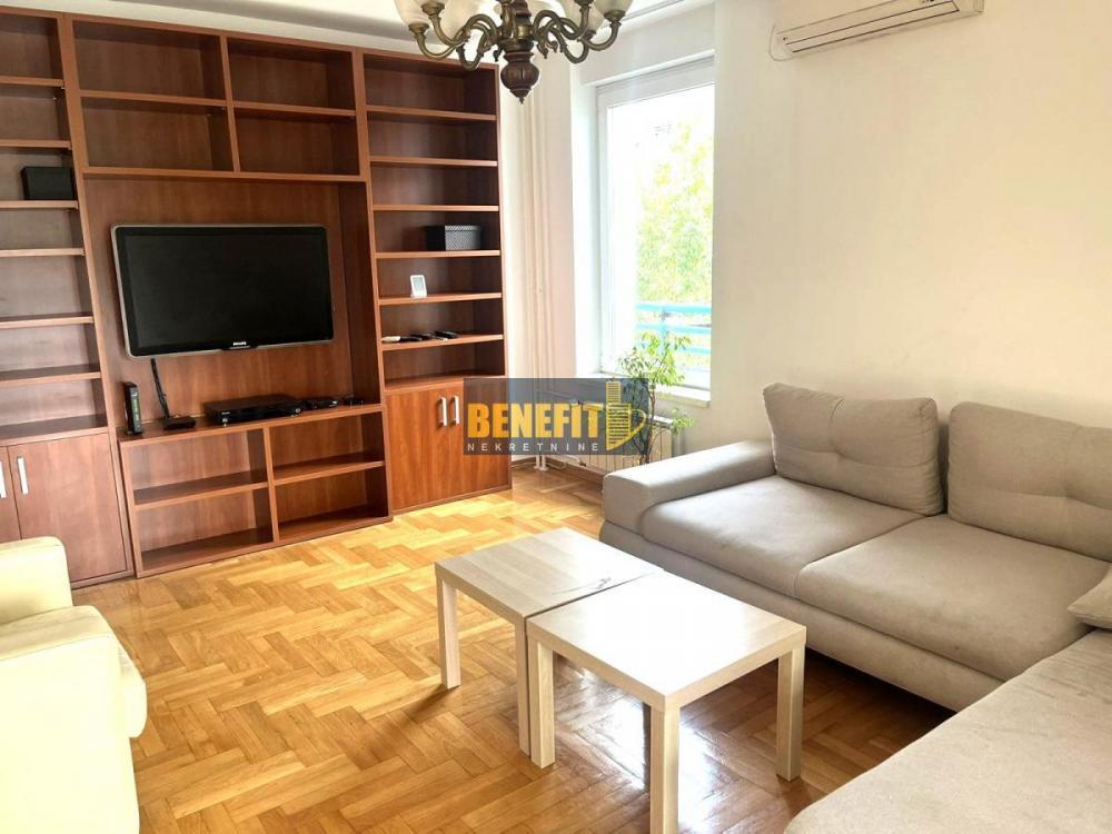 Trosoban stan za izdavanje, 100m2, 1.250€