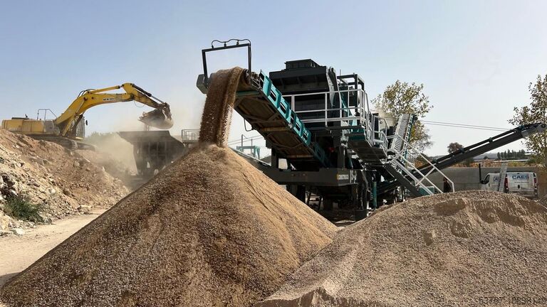 Oprema za razbijanje
120 TPH mobile impact crushing plant 120 TPH mobile impact crushing plant