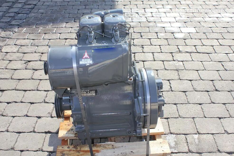 Motor second hand za Deutz F2L 912 pe paleți građevinske mašine