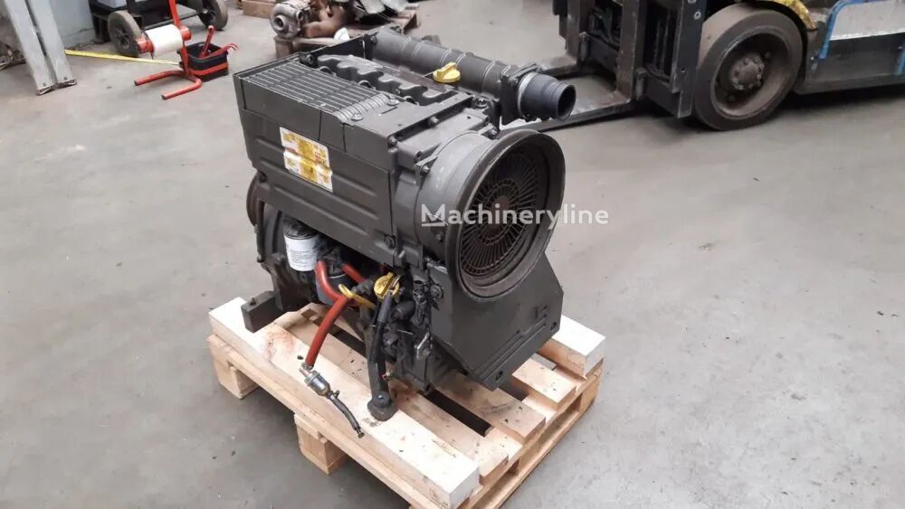 Motor Diesel pe palet în atelier industrial za Deutz F3L2011 građevinske mašine