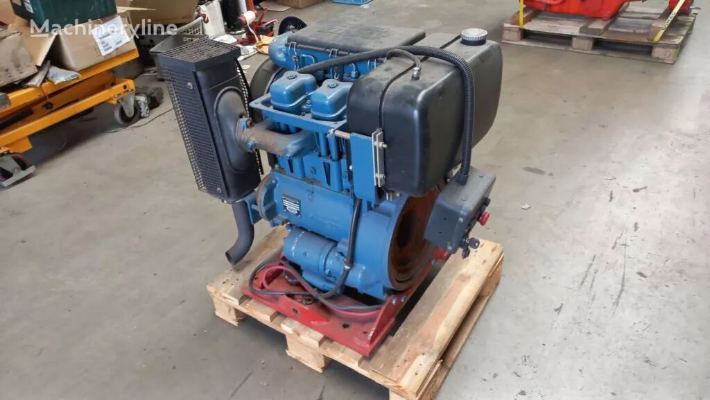 Motor za Hatz 2M41 Second Hand – Diagonal View, Blue and Black, Pallet Mounted građevinske mašine