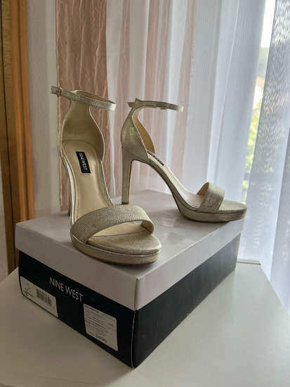 Nine West sandale