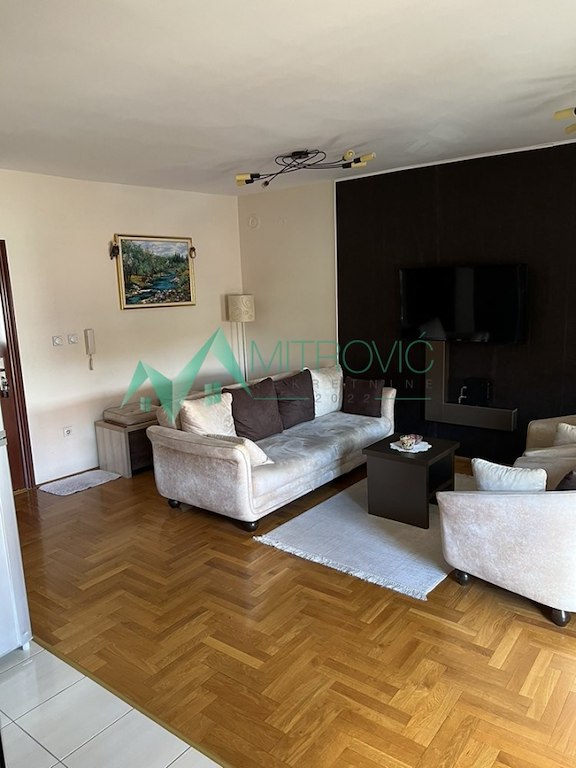 Troiposoban, stan površine 89m2 duplex.