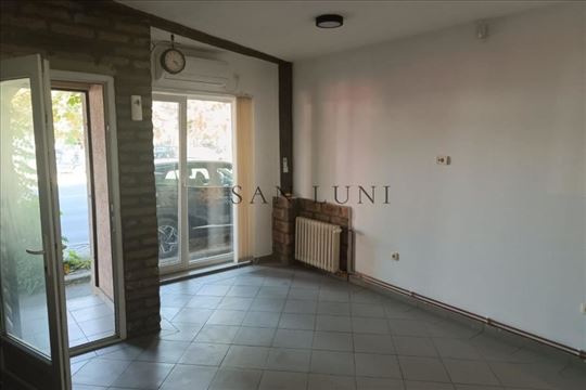 Lokal 42 m2, novo, Zemun