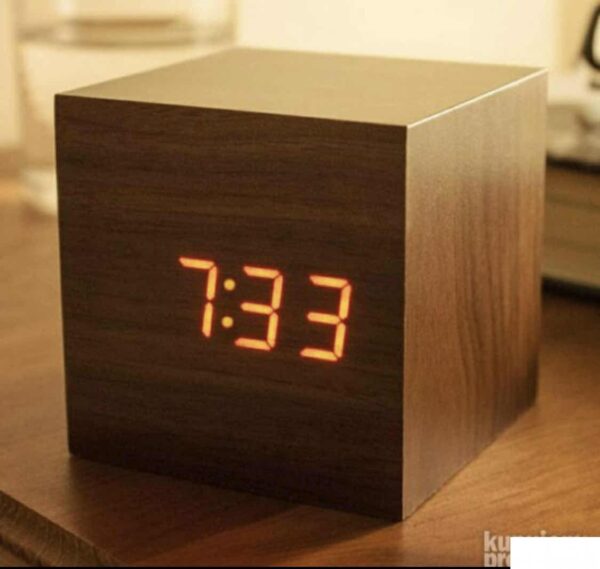 Digitalni mali sat – wooden clock – Digitalni mali sat – wooden clock