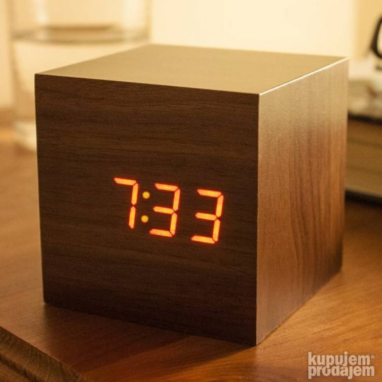 Digitalni sat mini Kocka-Wooden clock (novo)