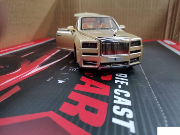 Rolls-Royce Cullinan Zlatni diecast 1/32 – Rolls-Royce Cullinan Zlatni diecast 1/32