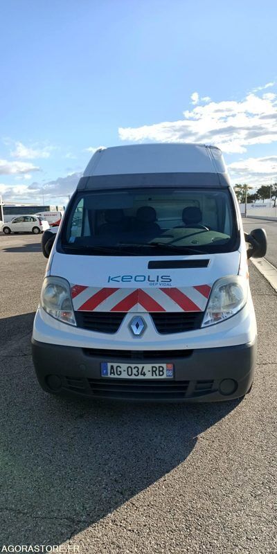 Prodaje se Renault TRAFIC minibus furgon na aukciji