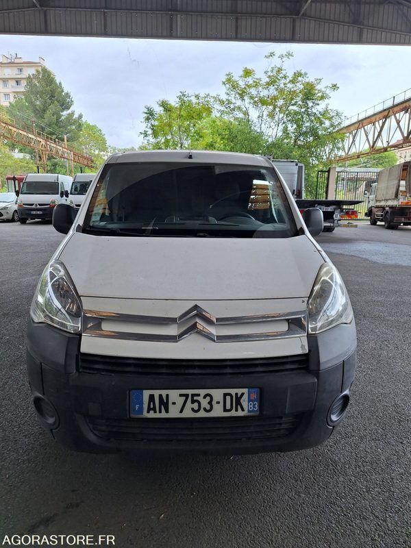 Prodaje se Citroen BERLINGO laki furgon na aukciji