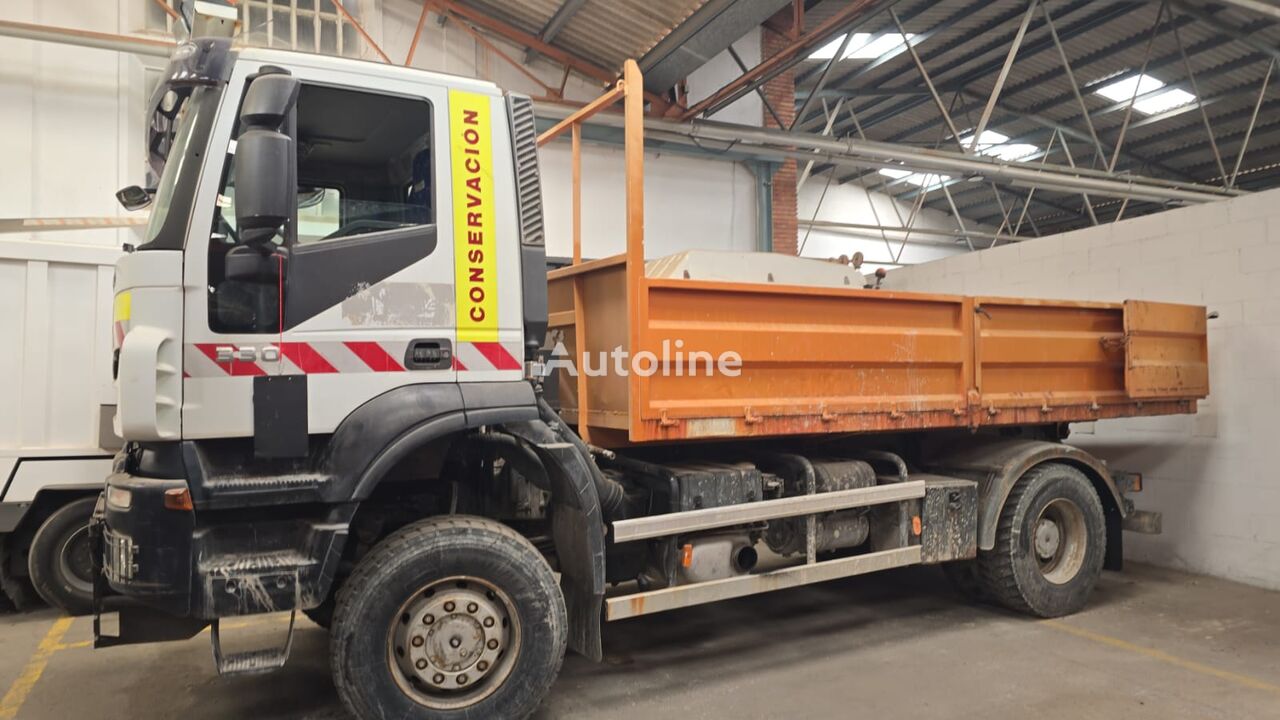 IVECO Trakker AD190T33W kiper