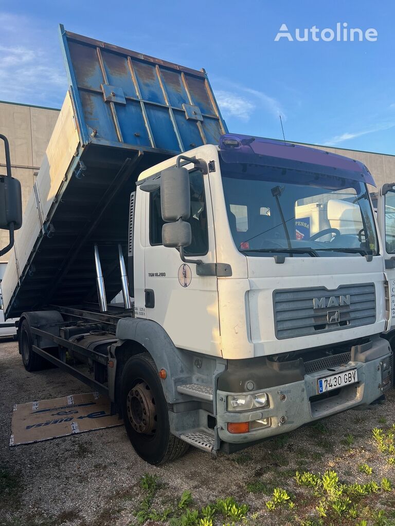 MAN TGM18.280 kamion s ravnom platformom