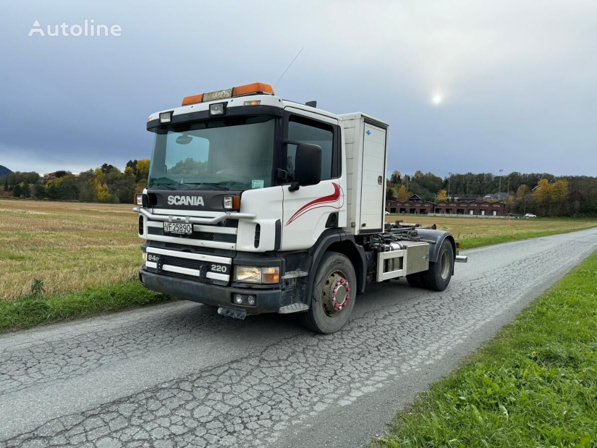 Prodaje se Scania P-serie P94D 4x2 med AJK krokløft kamion šasija na aukciji