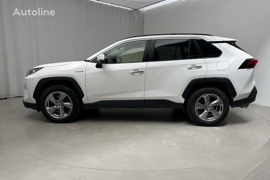 Prodaje se Toyota RAV4 krosover na aukciji