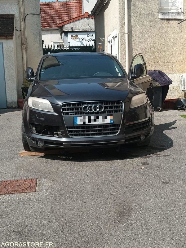 Prodaje se Audi Q7 karavan na aukciji