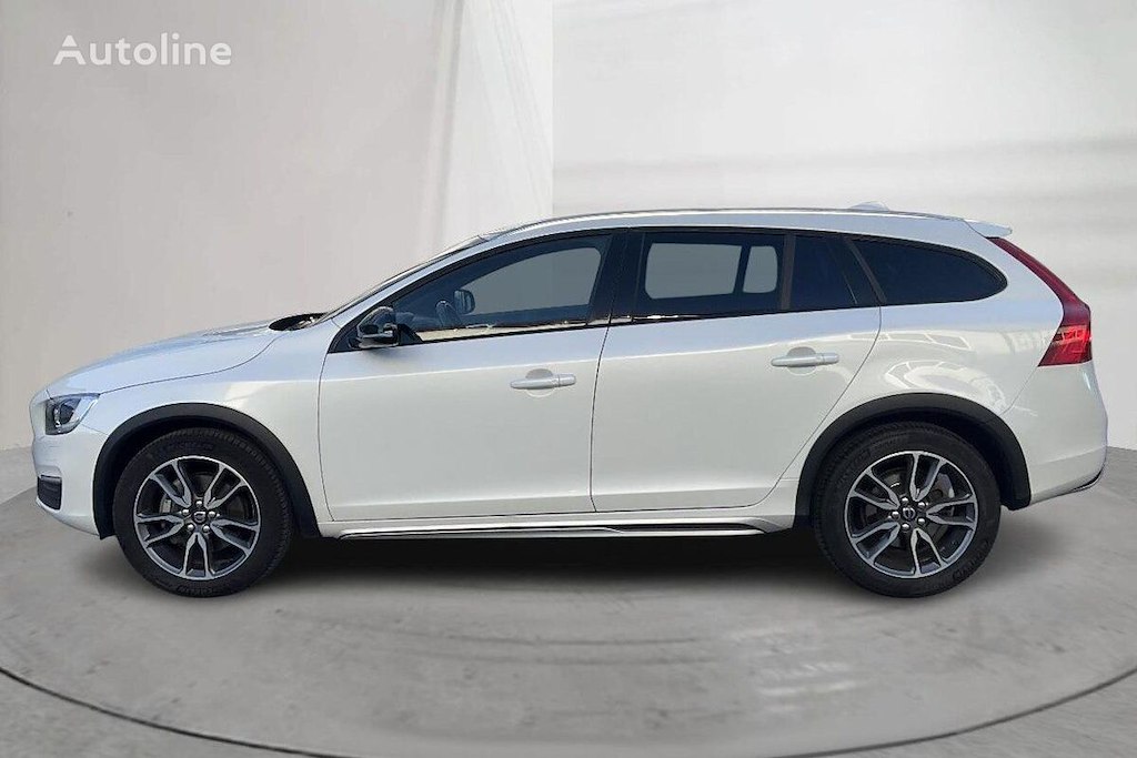 Prodaje se Volvo V60 Cross Country karavan na aukciji