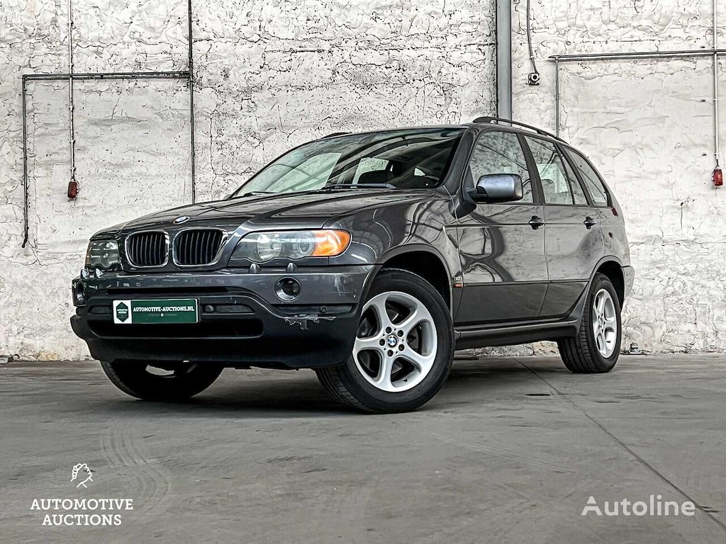 Prodaje se BMW X5 krosover na aukciji