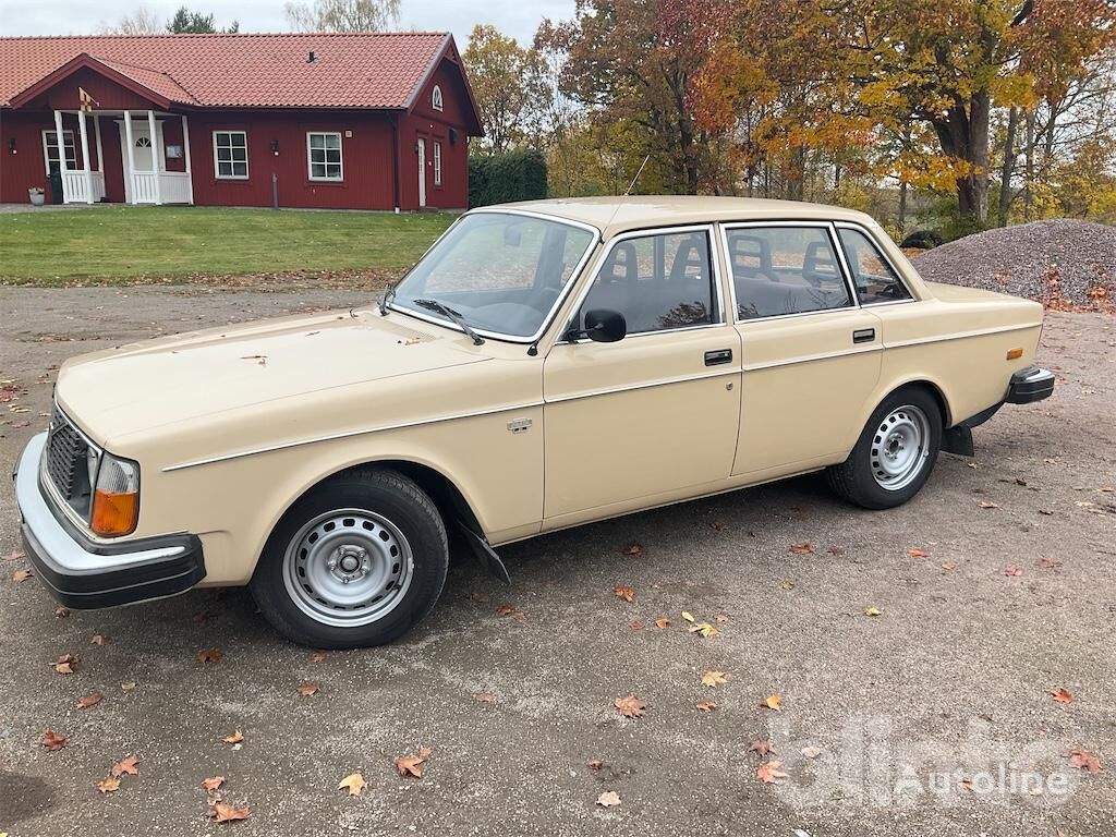 Prodaje se Volvo 244-410-2181 L sedan na aukciji