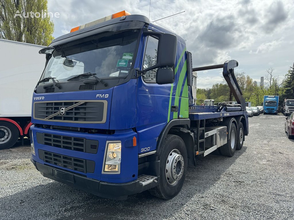 Volvo FM300 kamion autopodizač kontejnera