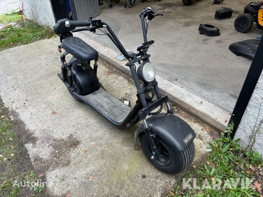 Prodaje se El-moped Wattaride skuter na aukciji