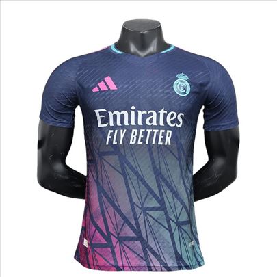 Real Madrid 2024/2025 Gradient Edition dres