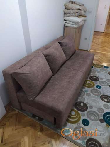Stan u centru 92m2 na prvom sprat , mogućnost podele u dva stana..odlična investicija