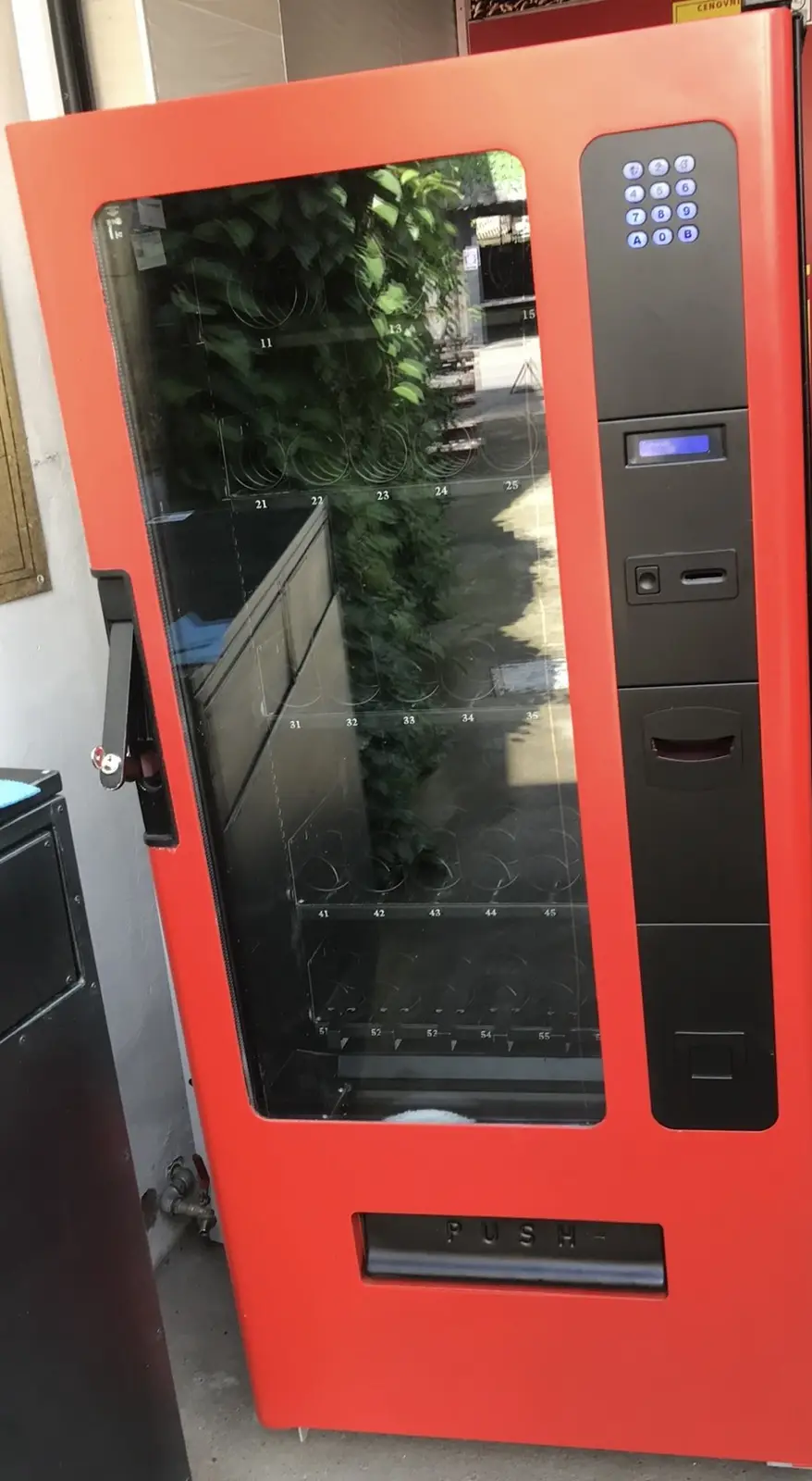 Vending Aparati FAS za sokove i grickalice