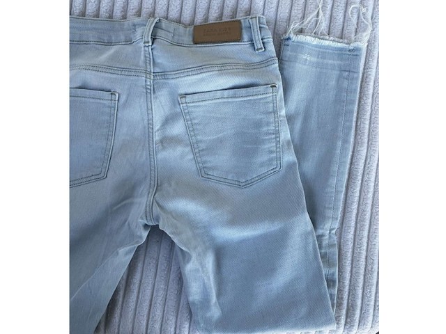 Zara svetle farmerice XS