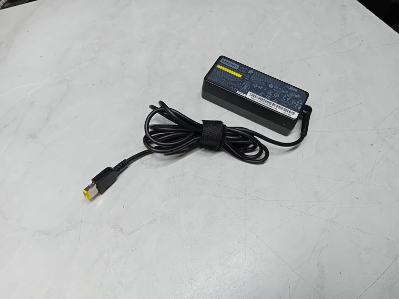 Lenovo Punjac Adapter 20V - 3,25A 65W četvrtasti konek