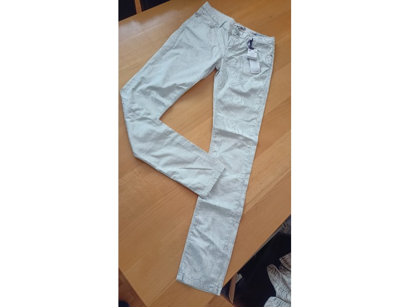 Nove pantalone/farmerice sa srebrnim štrasom