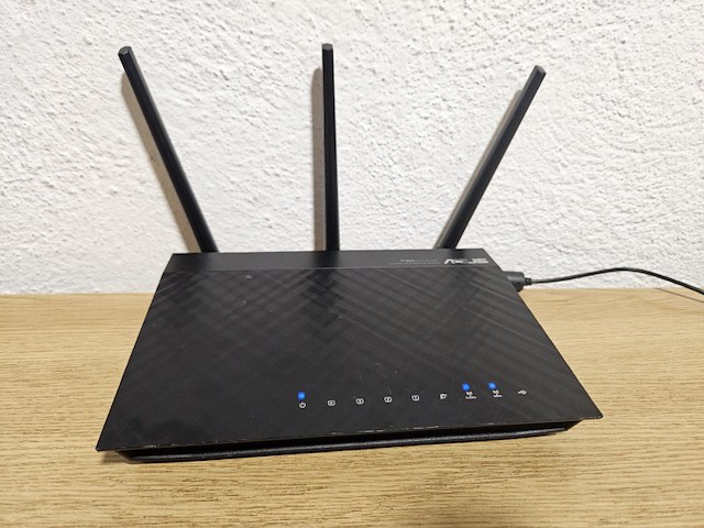 Gigabitni ruter Asus RT-N66U Dark Knight WiFi Dual Band