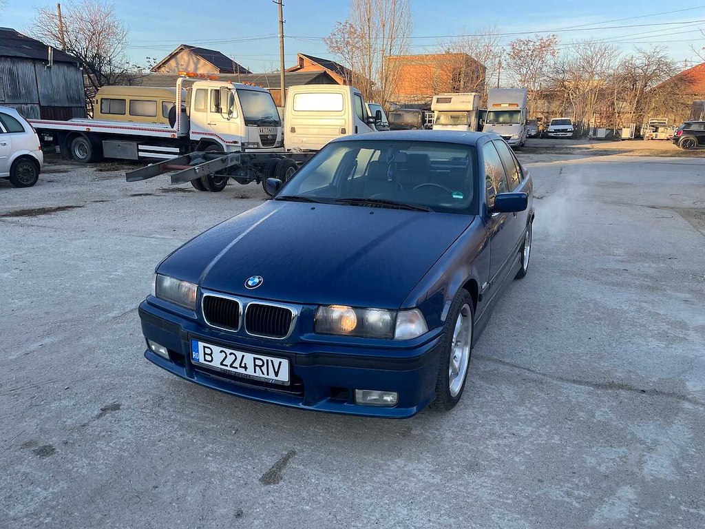 Prodaje se BMW 320 I M-Paket e36 sedan na aukciji