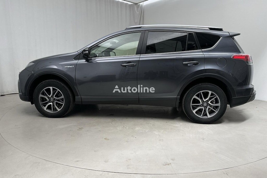 Prodaje se Toyota RAV4 krosover na aukciji