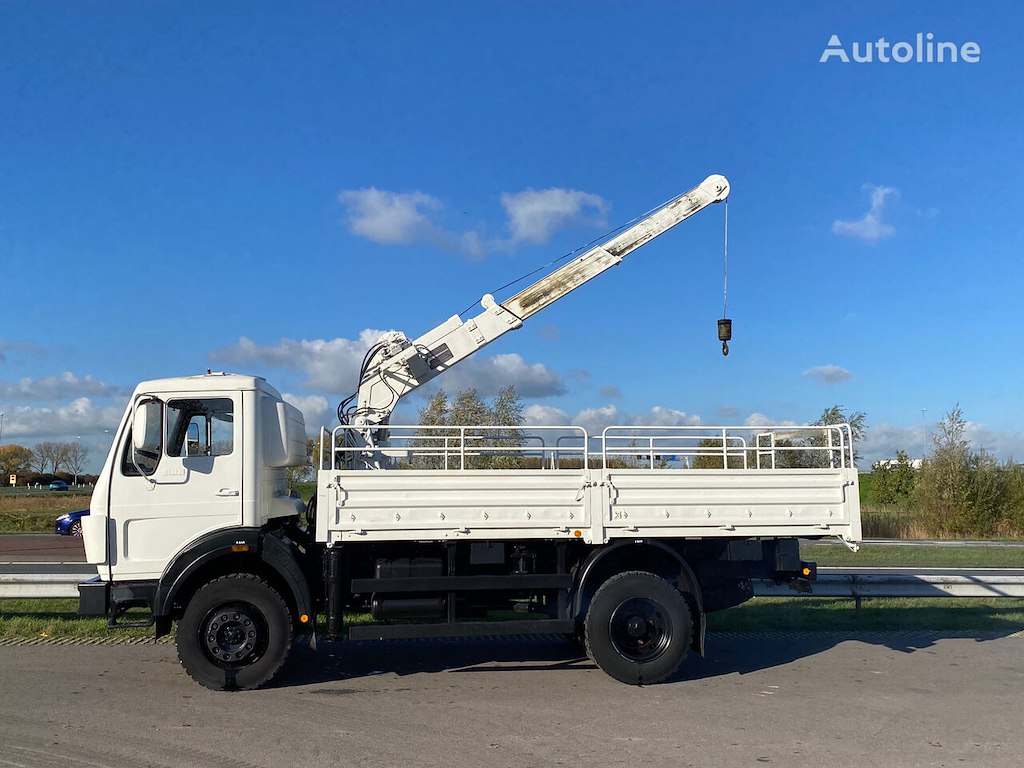 Mercedes-Benz MercedesBenz 1017 4X4 ex army reconditioned white with crane kamion s ravnom platformom