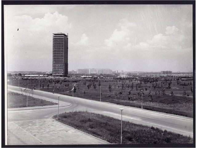 novi beograd - zgrada CK - 1964 - fotografija