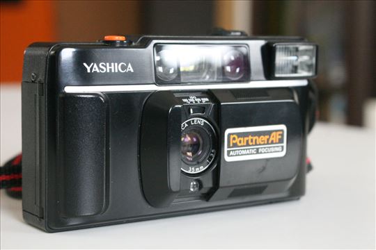 YASHICA Partner AF (NA STANJU)