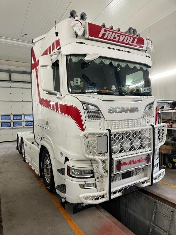 Prodaje se Scania R650 tegljač na aukciji