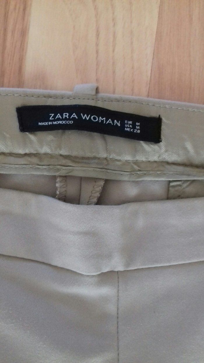 Zara pantalone u super stanju. Velicina m 38