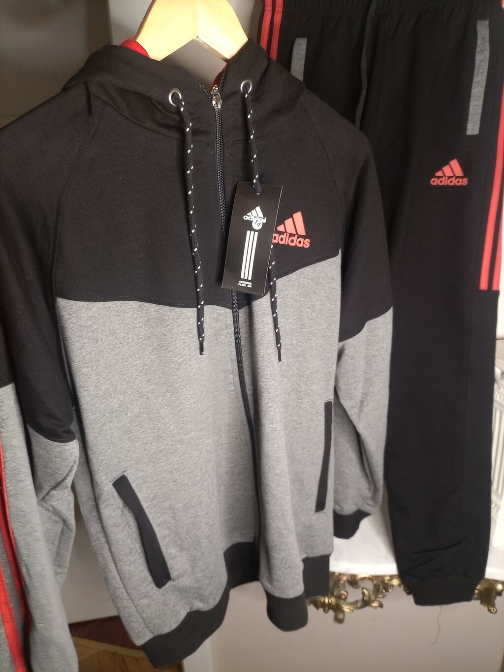 Adidas pamucna trenerka devojcice vel 12/14 Naznacena vel 14 ali