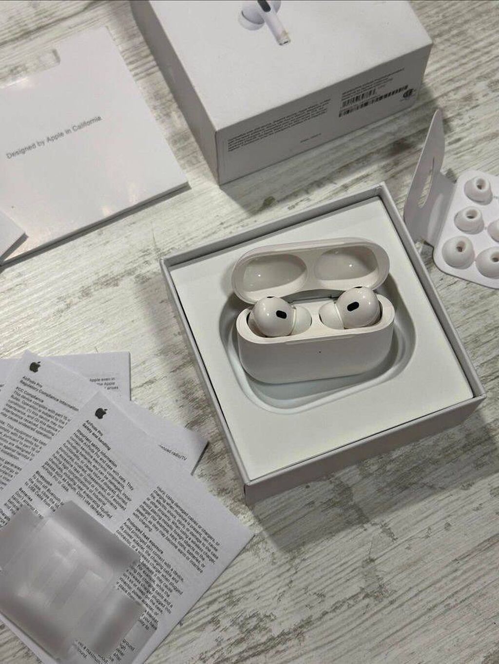 Prodajem AirPods pro 2 nove neotpakovane, moguce i na vise komada